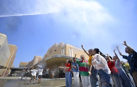 USJ、びしょぬれ祭典1日開幕｜北日本新聞webunプラス