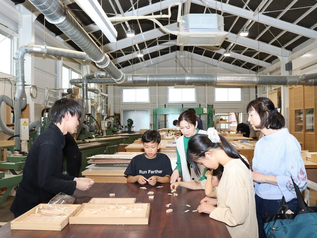 再生可能エネルギー100％の工場見学＆組子作りを体験【アップサイクルを楽しむ夏】 コノコト｜北日本新聞webunプラス