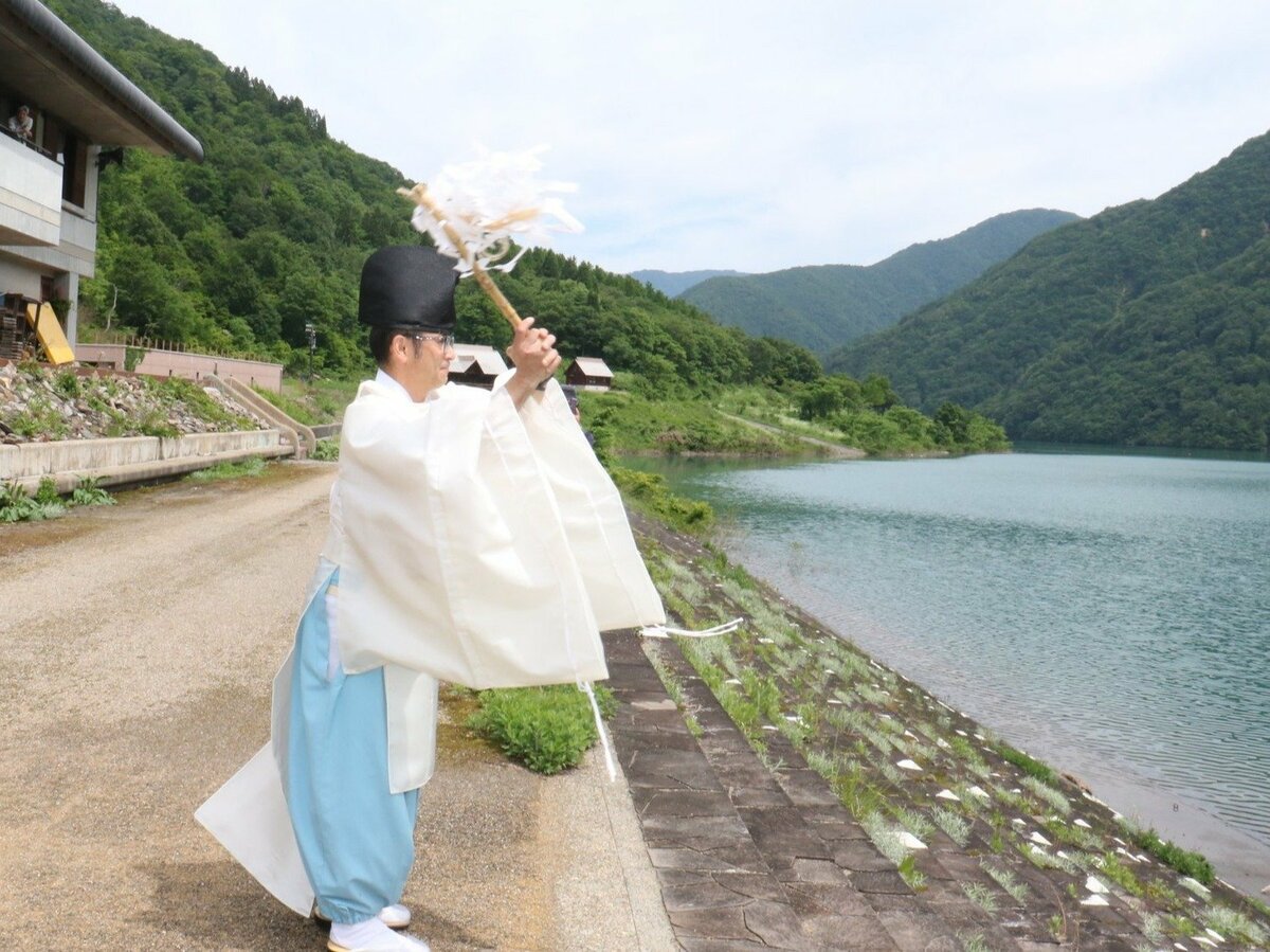 南砺の桂湖が湖面開き、関係者安全祈願｜北日本新聞webunプラス