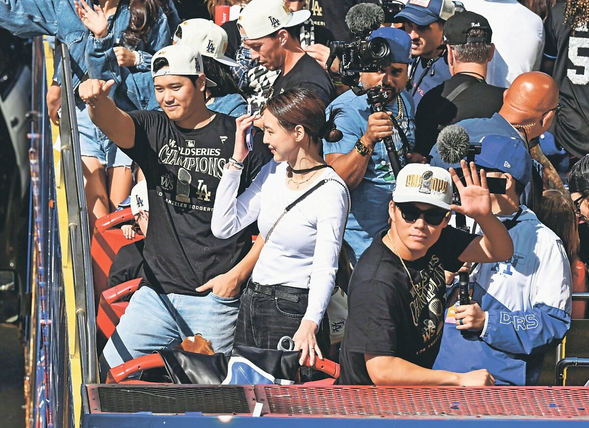 大谷・山本、ドジャース優勝パレード 36年ぶりにファン歓声｜北日本新聞webunプラス