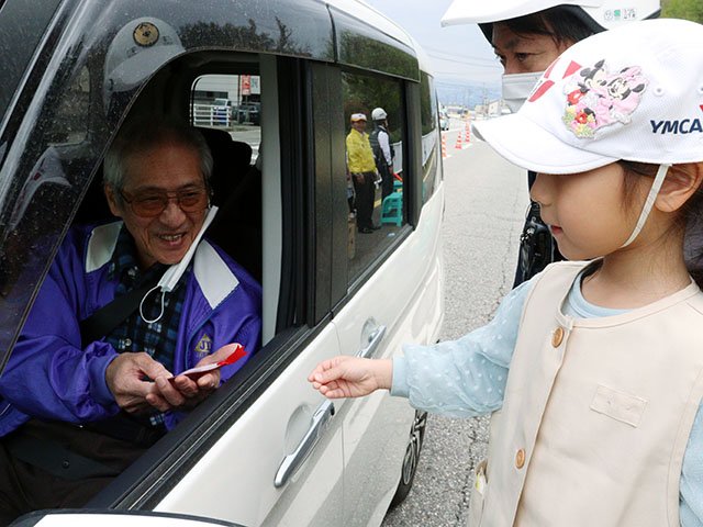 「安全運転してね」ドライバーに呼びかけ 富山・萩浦保育園児ら｜北日本新聞webunプラス