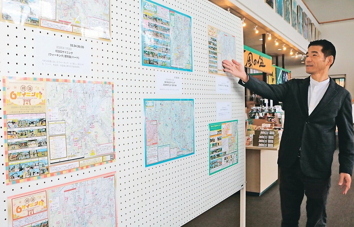 富山・八尾の見どころ満載 ロゲイニング運営の中崎さん、大会で使用の地図展示｜北日本新聞webunプラス