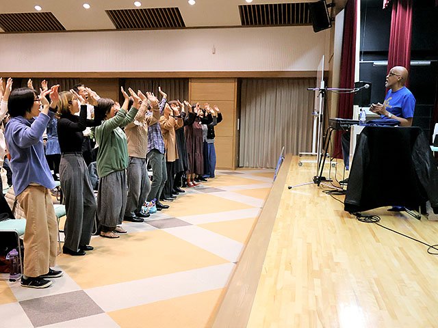 ゴスペルの歌声楽しく 米国出身の指導者招き高岡でワークショップ｜北日本新聞webunプラス