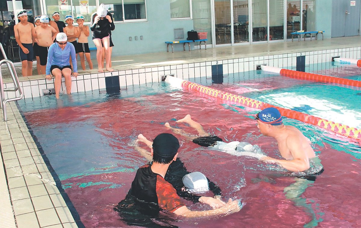 遠泳大会へ練習開始 高岡・伏木小児童、2・5キロ完泳目指す｜北日本新聞webunプラス