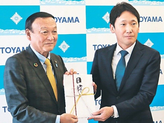 富山市建設業協会、ラップ式トイレを市に寄付｜北日本新聞webunプラス