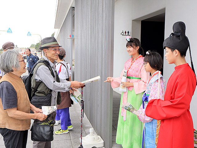 万葉衣装で歴史館PR 高岡の伏木中生が14歳の挑戦｜北日本新聞webunプラス