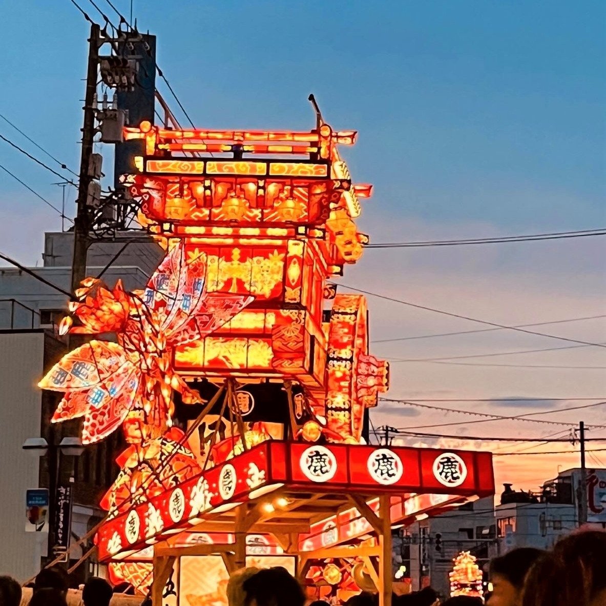 夜空に映える豪華絢爛な山車！となみ夜高まつり コノコト｜北日本新聞webunプラス