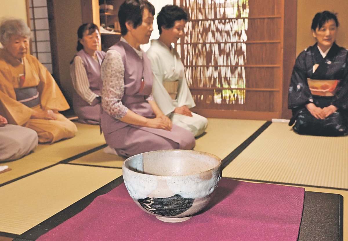 戦禍免れた茶わん使い茶道教室 亀井さん（富山）、平和の尊さ伝える｜北日本新聞webunプラス