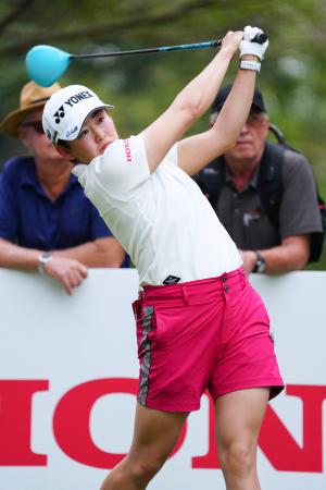 岩井明愛が単独首位キープ｜北日本新聞webunプラス