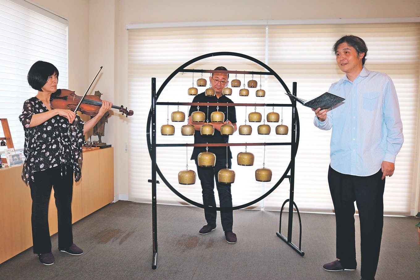 高岡銅器おりんを使って奉納演奏 グループ「現代散楽」10月に奈良・東大寺大仏殿で｜北日本新聞webunプラス