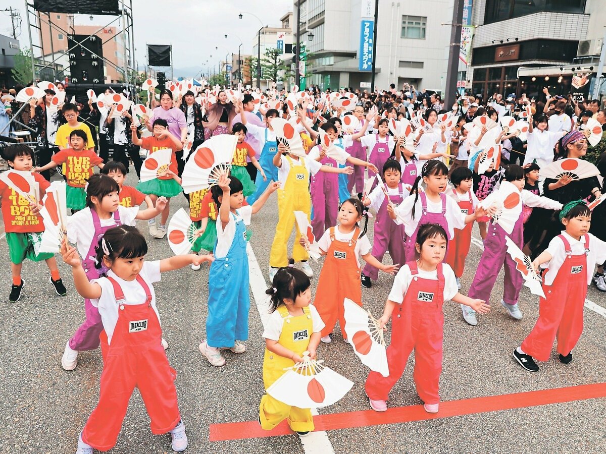 笑顔と熱気にあふれ 魚津でよっしゃ来い！！CHOUROKUまつり｜北日本新聞webunプラス