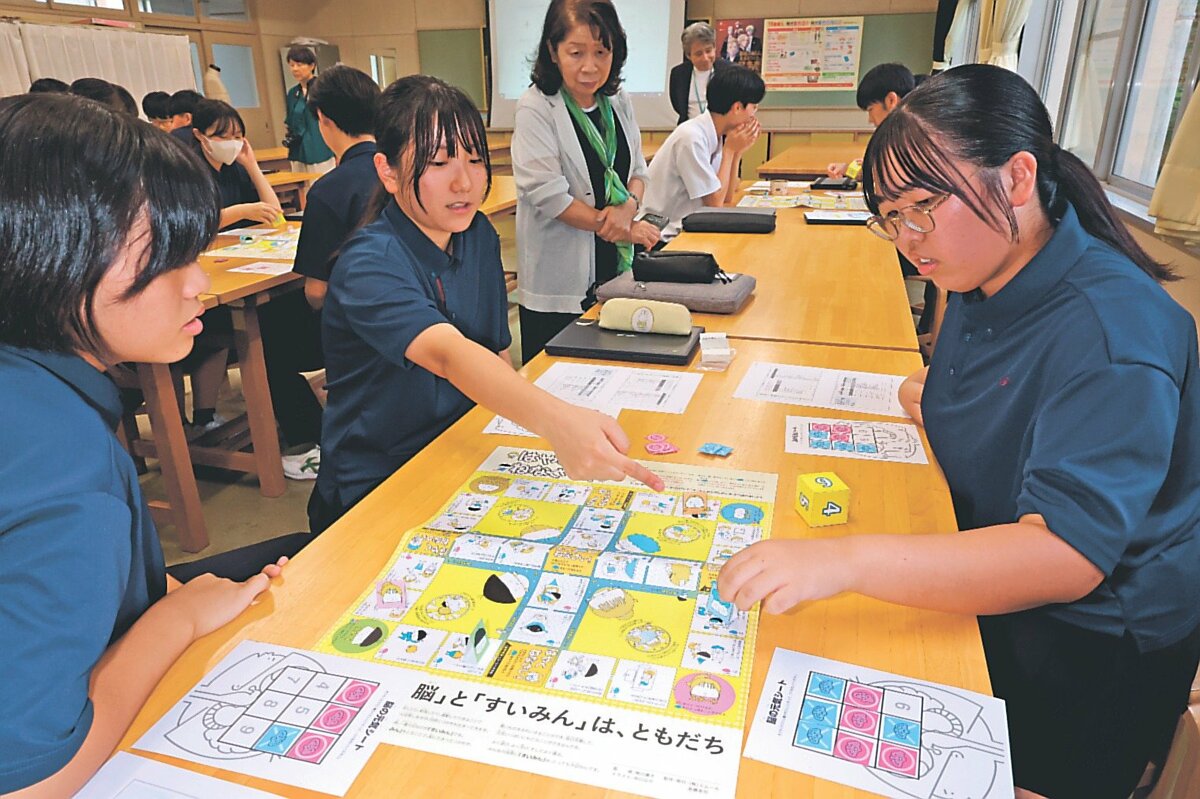 睡眠の大切さ、楽しく発信 富山大名誉教授がすごろく試作、砺波高で体験会｜北日本新聞webunプラス