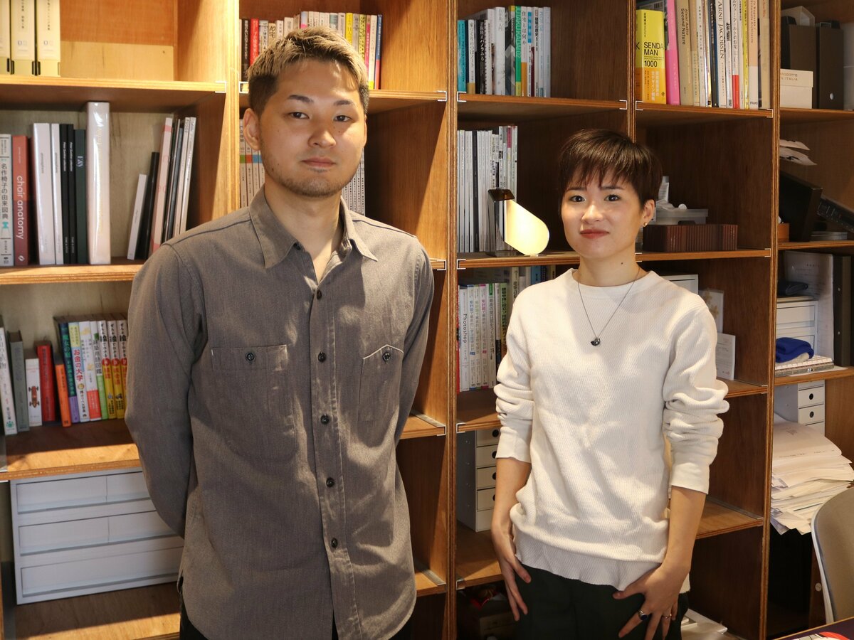 たてものに会いにいく＋（プラス）ナビゲーター鬼塚純平さん、来未さん「住む人が自由にアレンジ」｜北日本新聞webunプラス