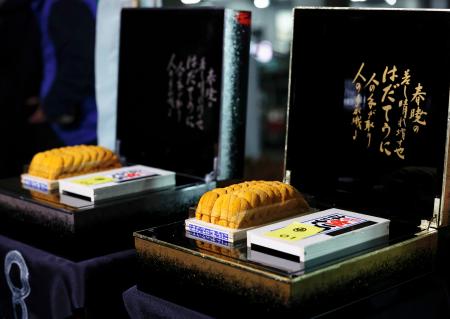 ウニ初競り700万円、豊洲市場｜北日本新聞webunプラス