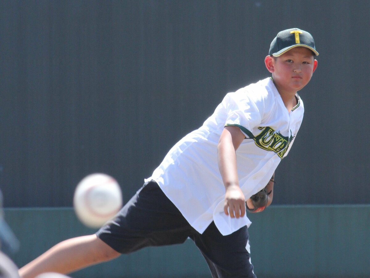 「コントロールは100点」始球式で小中学生が力投！ハイタッチで応援も コノコト｜北日本新聞webunプラス