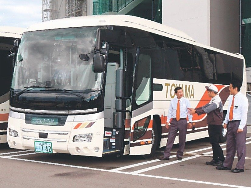 安全システム搭載、高速バス2台導入 富山地鉄｜北日本新聞webunプラス