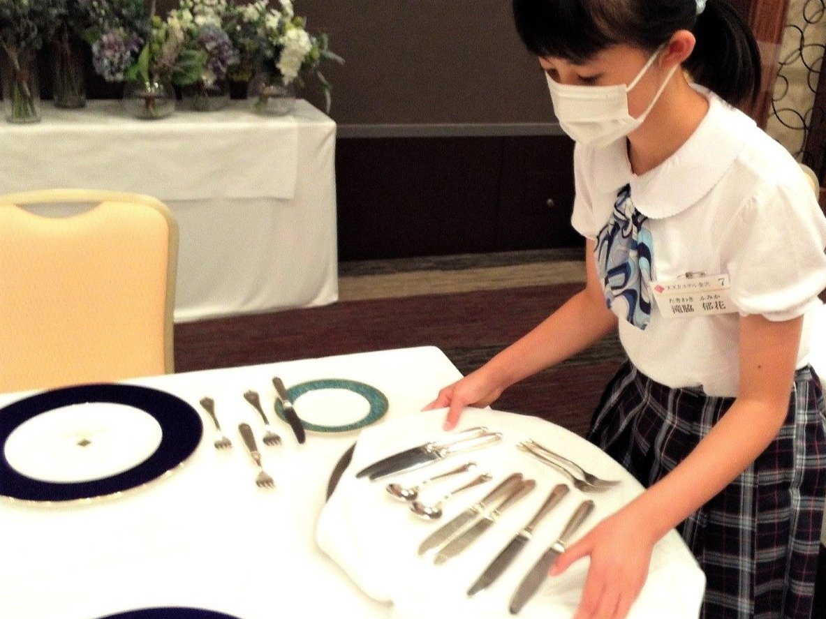 ホテルや旅館で職業体験！テーブルマナー学び、すし作り【夏休み体験記⑫】 コノコト｜北日本新聞webunプラス