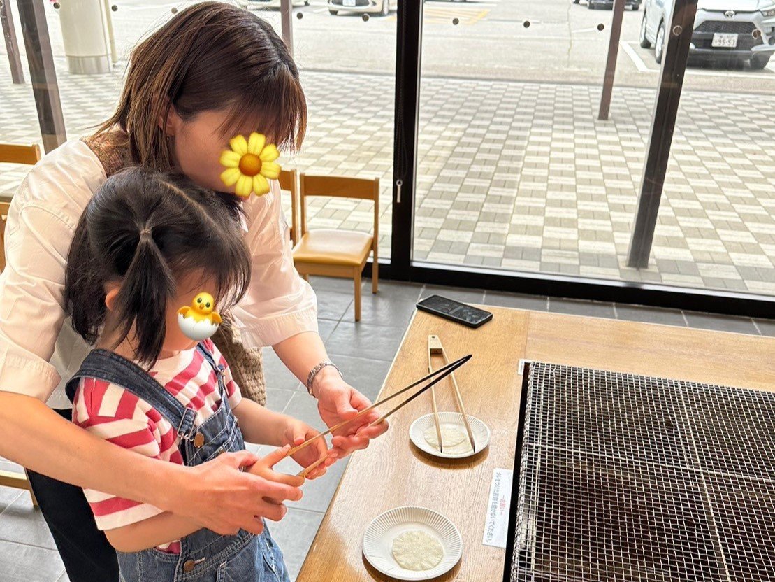 ささら屋でお煎餅の手焼き体験 コノコト｜北日本新聞webunプラス