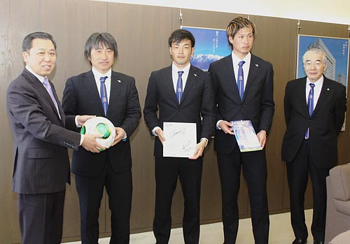 ホーム開幕戦をPR カターレ、富山市役所訪問｜北日本新聞webunプラス