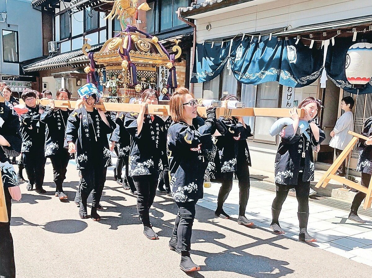 華みこし一緒に担いで 南砺で5月3日「よいやさ祭り」、女性の参加者募集｜北日本新聞webunプラス