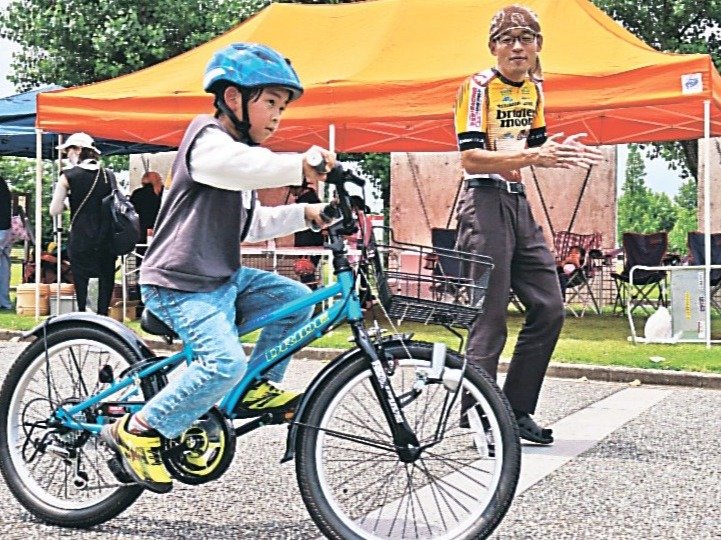 補助輪なしで乗れた！ 富山市新庄小PTA、1～3年生向け自転車教室｜北日本新聞webunプラス