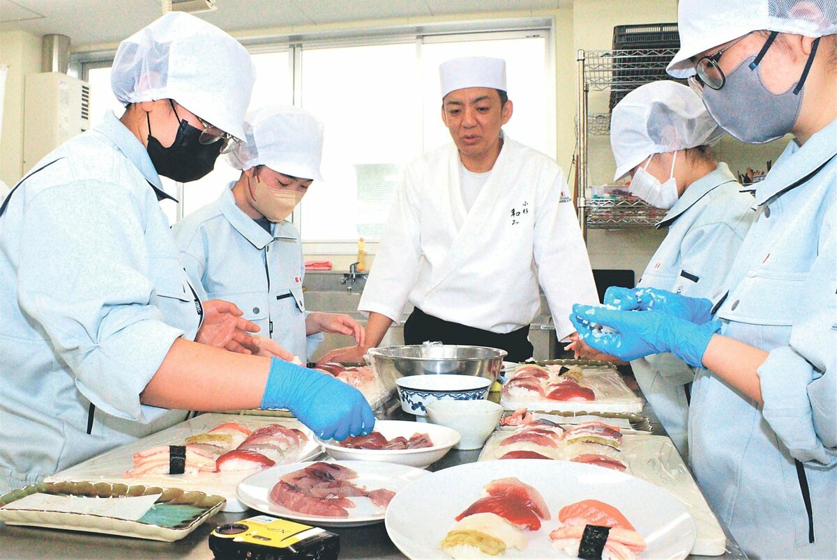 すし職人の技教わる 滑川高2年生が三枚おろしや握り挑戦｜北日本新聞webunプラス