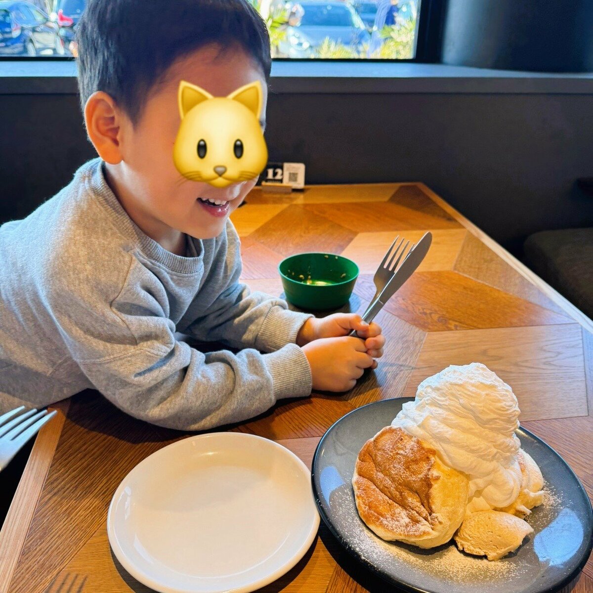 ふわふわパンケーキが絶品！非日常を味わえるカフェ「ESPRESSO D' WORKS」【親子でGO！オイシイおでかけ⑫】 コノコト｜北日本新聞webunプラス