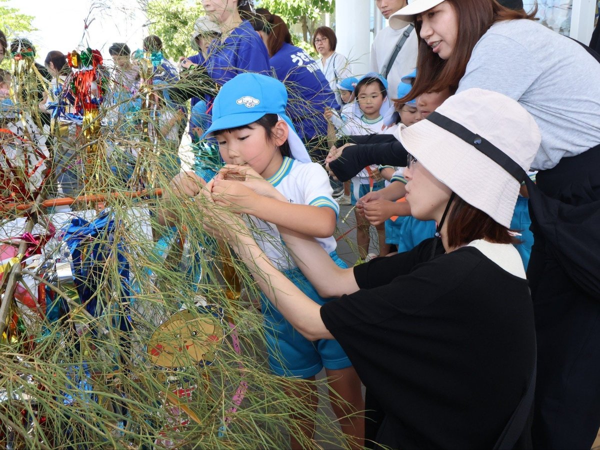 鵜坂保育園児、交通安全願い短冊取り付け 富山西署で「七夕の集い」｜北日本新聞webunプラス