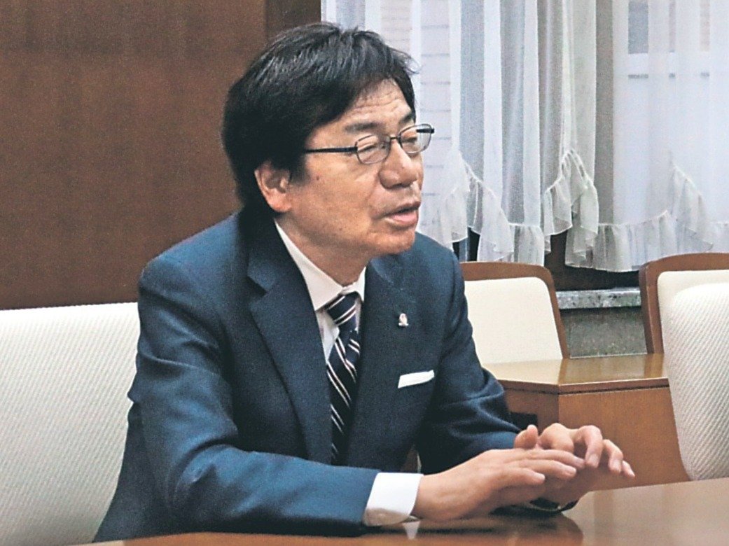 カターレ左伴社長、ホーム1万人目指す 県庁で開幕戦白星報告｜北日本新聞webunプラス