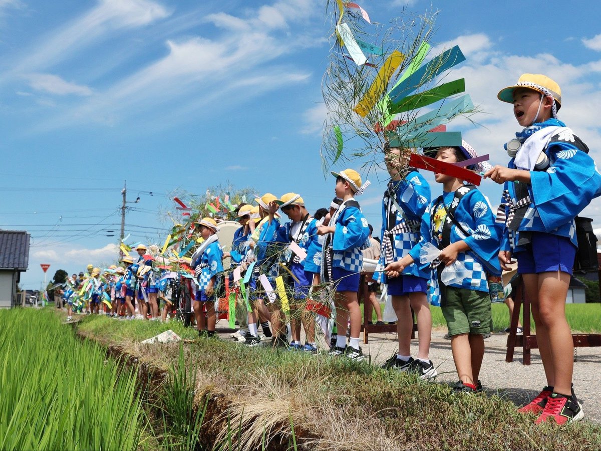 ササ竹振って豊作祈る 南砺・福光地域で荒木ねつおくり祭り｜北日本新聞webunプラス