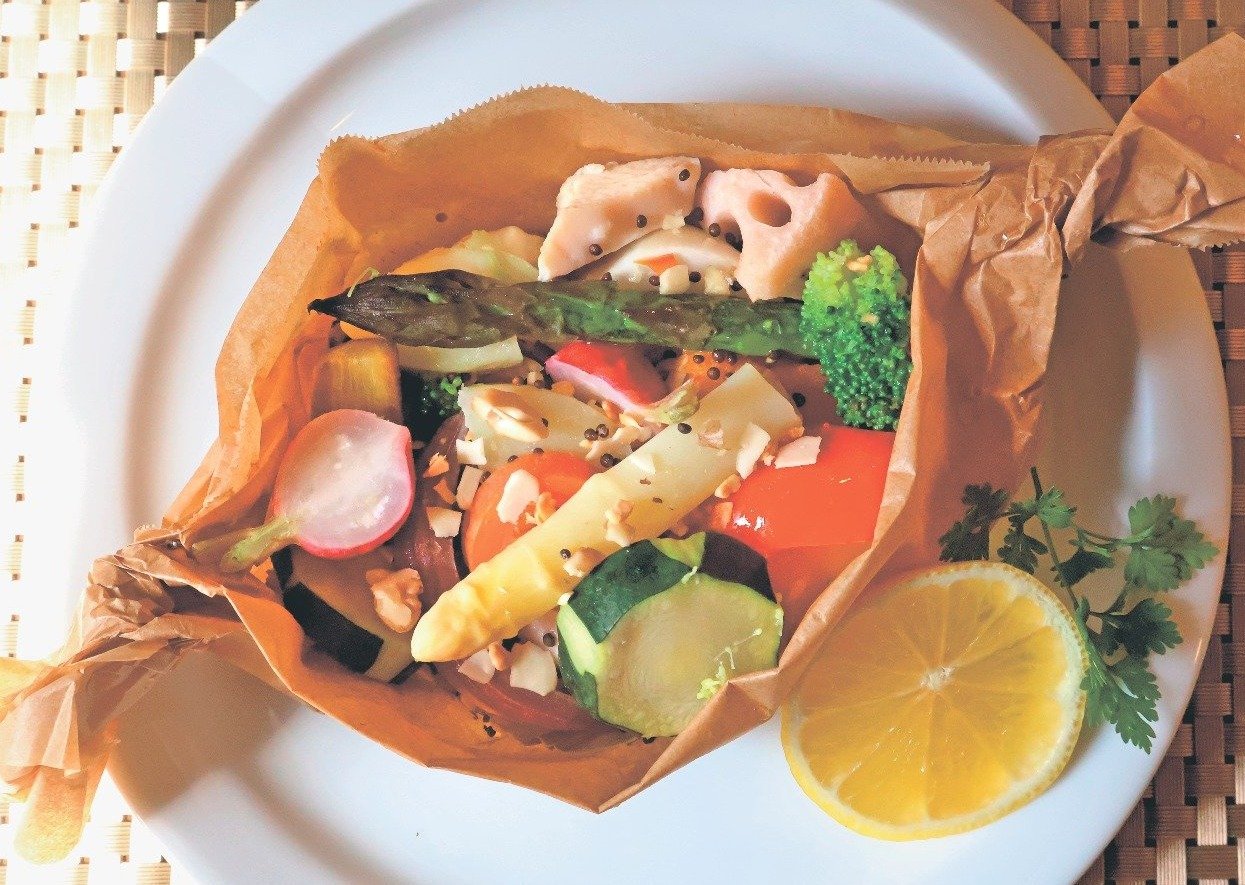 野菜とサラダチキンのグリル包み焼き｜北日本新聞webunプラス