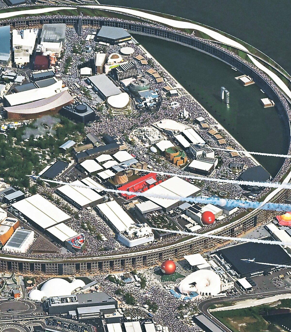 ブルーインパルス万博に ハート・8の字描き大歓声｜北日本新聞webunプラス