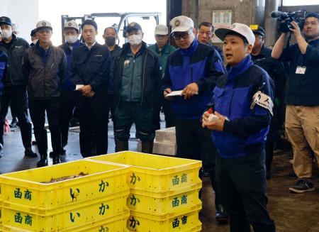 スルメイカ300キロ初水揚げ｜北日本新聞webunプラス