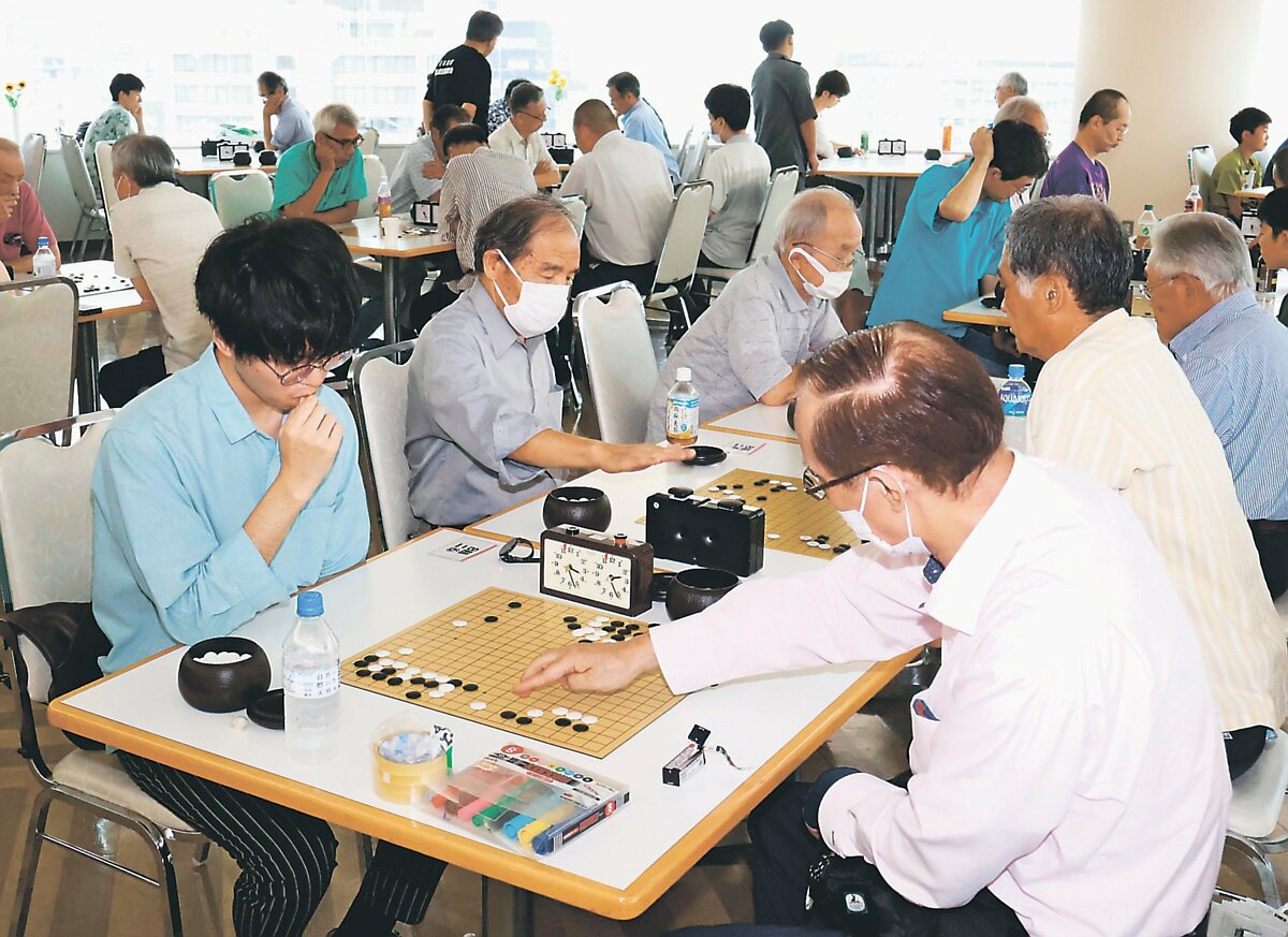 丸吉さん（高岡）4連覇 県囲碁大会、アマ87人が熱戦｜北日本新聞webunプラス