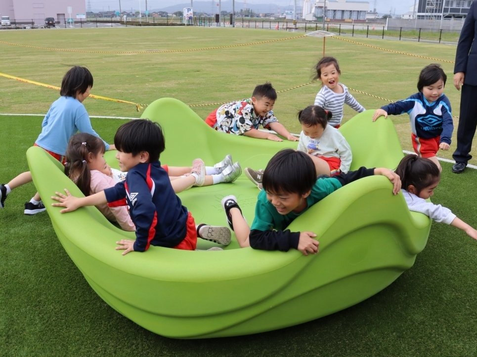射水市内にインクルーシブな新公園！雨でもOKな遊具場も コノコト｜北日本新聞webunプラス