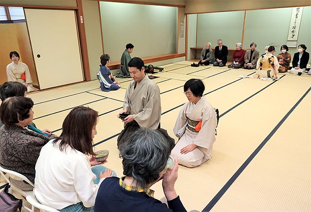 冬の風情感じ一服 富山で北日本茶会12月例会｜北日本新聞webunプラス