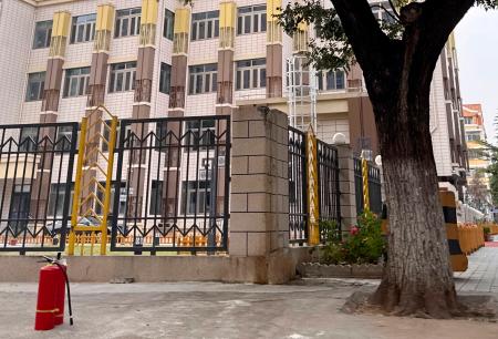 小学校近くで通行人はねる｜北日本新聞webunプラス