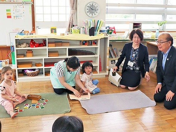 短期移住へ「保育園留学」 新田知事が上滝保育園（富山）視察、「受け入れの輪広げたい」｜北日本新聞webunプラス