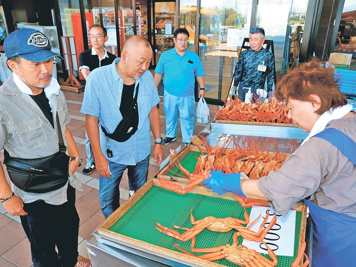 漁業者ら安堵「地震後としては上々」 射水・新湊漁港でベニズワイ水揚げ｜北日本新聞webunプラス