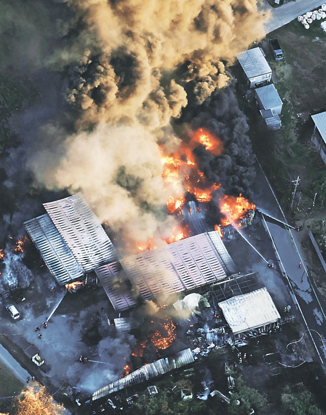 強風で雑木林延焼続く 茨城 常総市、2000人に避難指示｜北日本新聞webunプラス