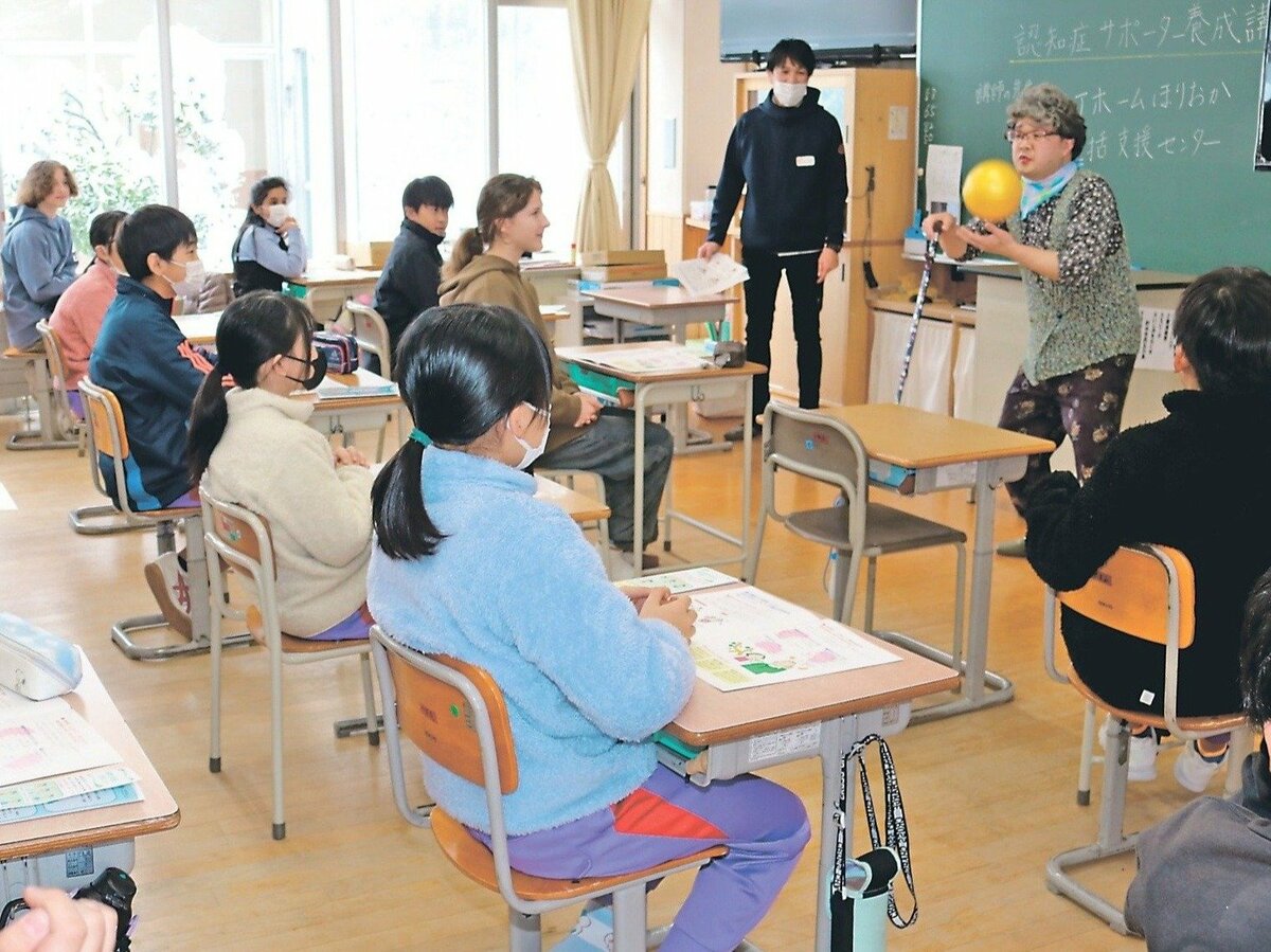 ジュニア特報認（にん）知（ち）症（しょう）の人を支（ささ）えよう 射水市堀岡小でサポーター講座｜北日本新聞webunプラス