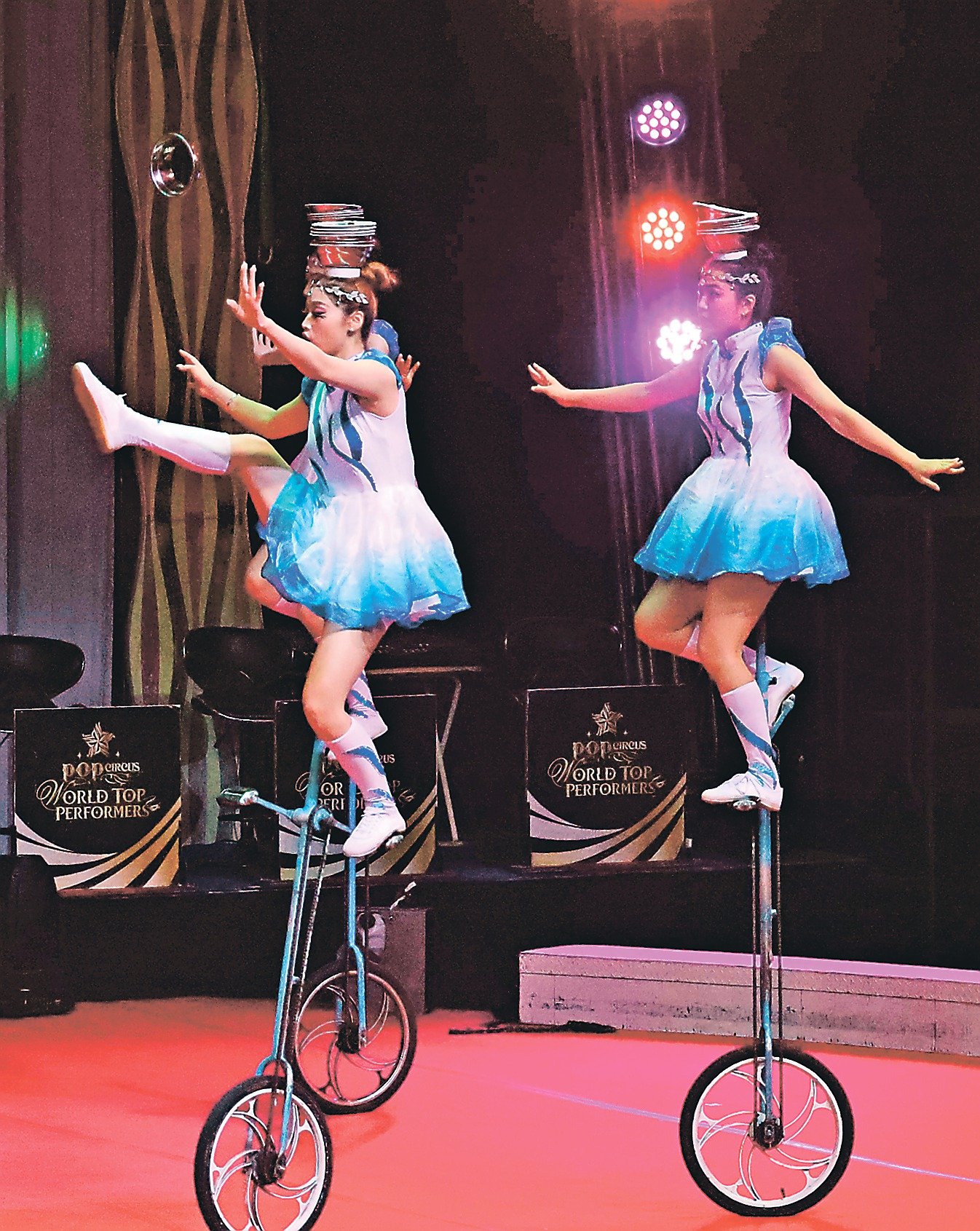 ポップサーカス富山公演（7）おわん一輪車 一糸乱れぬ妙技披露｜北日本新聞webunプラス