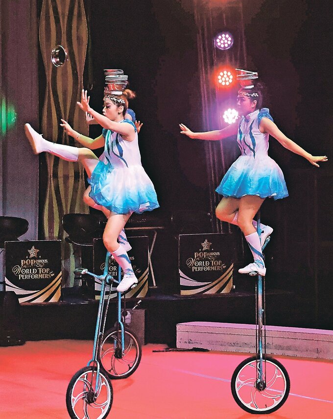 ポップサーカス富山公演（7）おわん一輪車 一糸乱れぬ妙技披露｜北日本新聞webunプラス