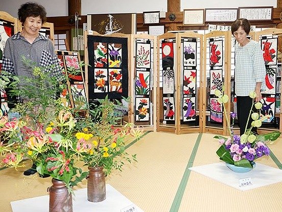 通りや寺が「美術館」、趣向凝らした100点 南砺・井波で「まちなみアート」開幕｜北日本新聞webunプラス