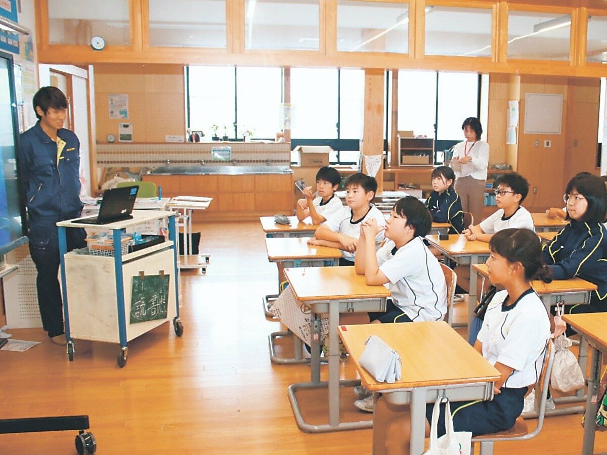 就農の苦労伝える 元地域おこし隊員の湯澤さん、魚津・星の杜小で授業｜北日本新聞webunプラス