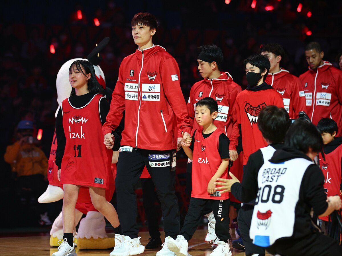 子どもたちがエスコート！グラウジーズwebunプラス1周年記念試合 コノコト｜北日本新聞webunプラス