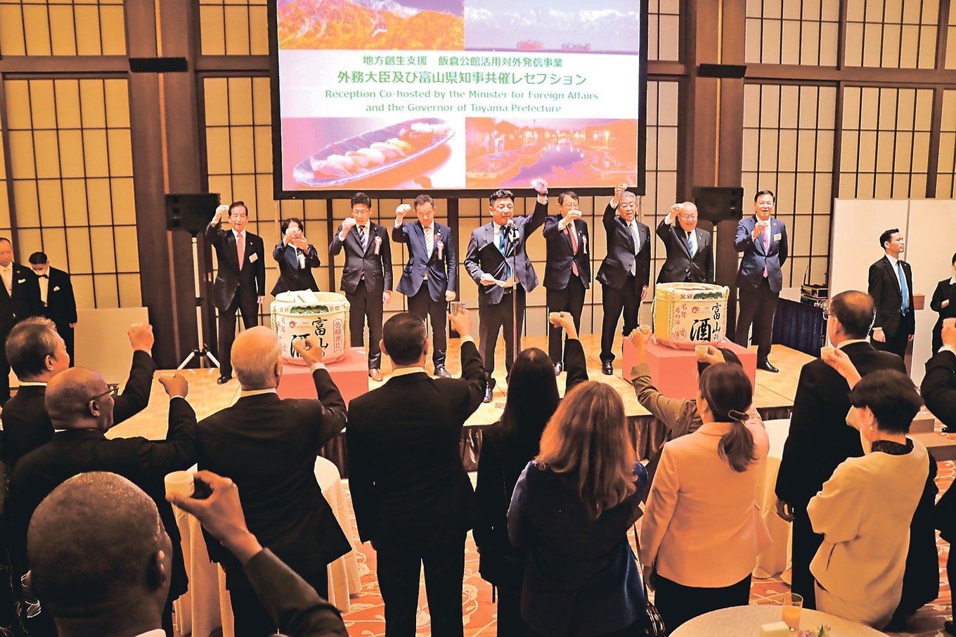 67ヵ国170人が富山の魅力堪能 県と外務省、飯倉公館で共催レセプション｜北日本新聞webunプラス