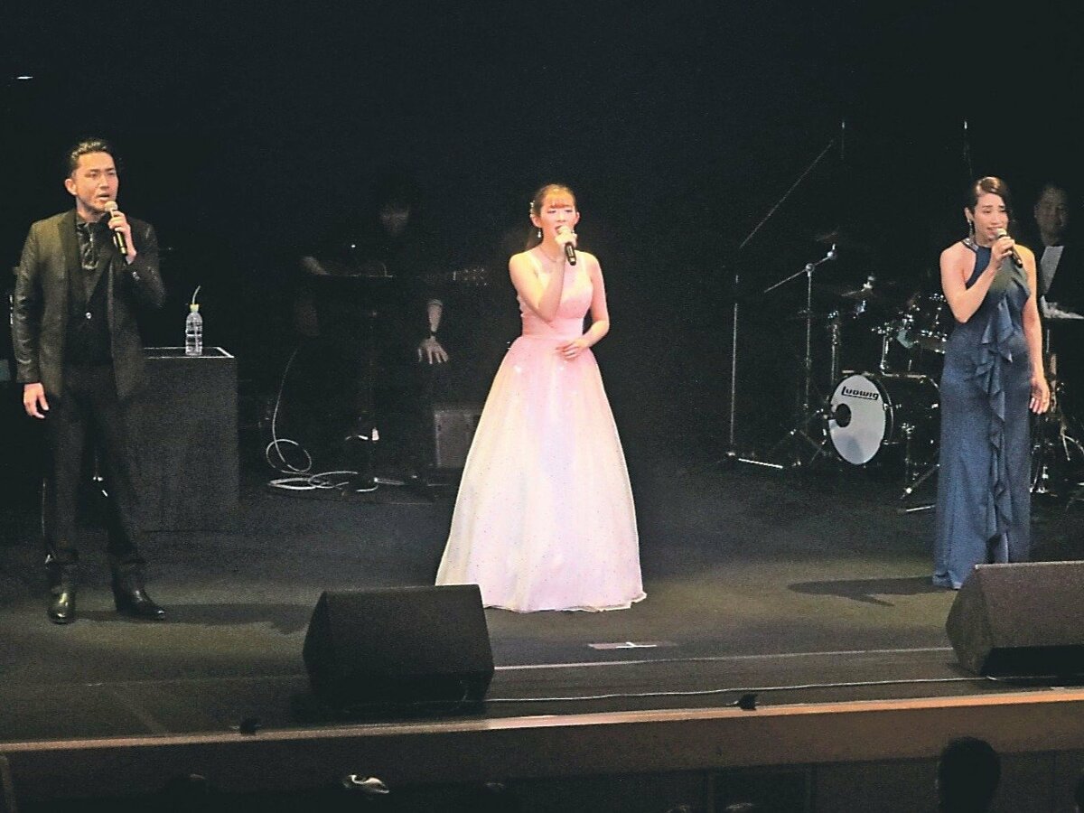 しらたまなさん、ミュージカルの名曲歌う 古里魚津で公演｜北日本新聞webunプラス