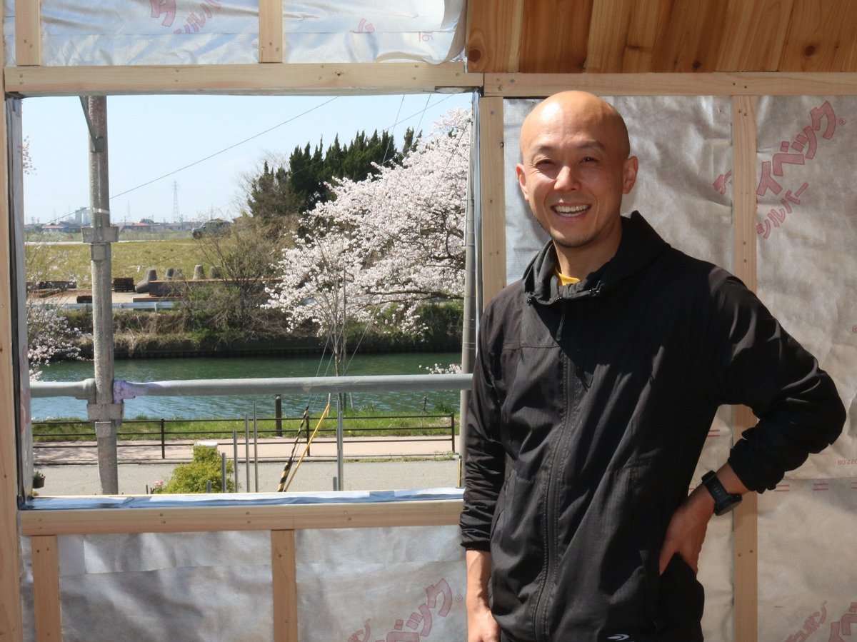 たてものに会いにいく＋（プラス）ナビゲーター吉川和博さん「暮らしの背景になるデザインを」｜北日本新聞webunプラス