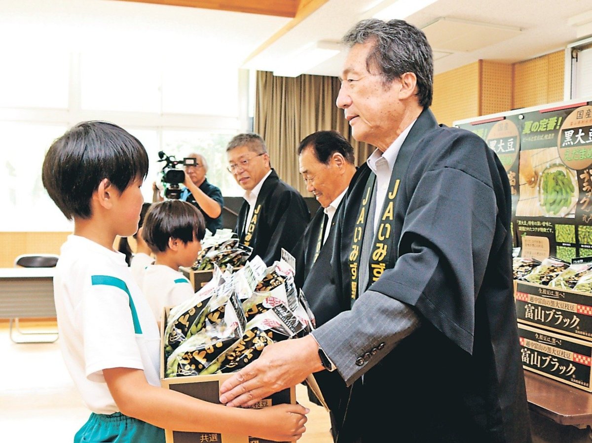 特産の黒大豆枝豆 給食で味わって JAいみず野、射水市内小中に「富山ブラック」贈る｜北日本新聞webunプラス